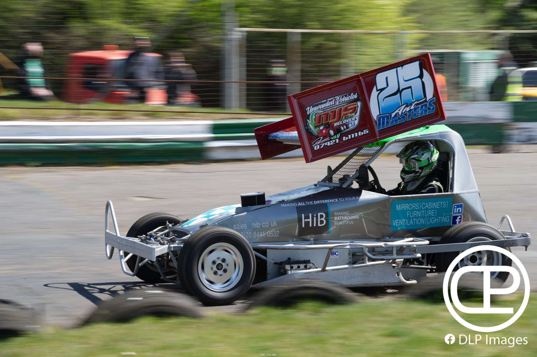 F2 Outlaws, and the non-contact classes Jnr Ministox,